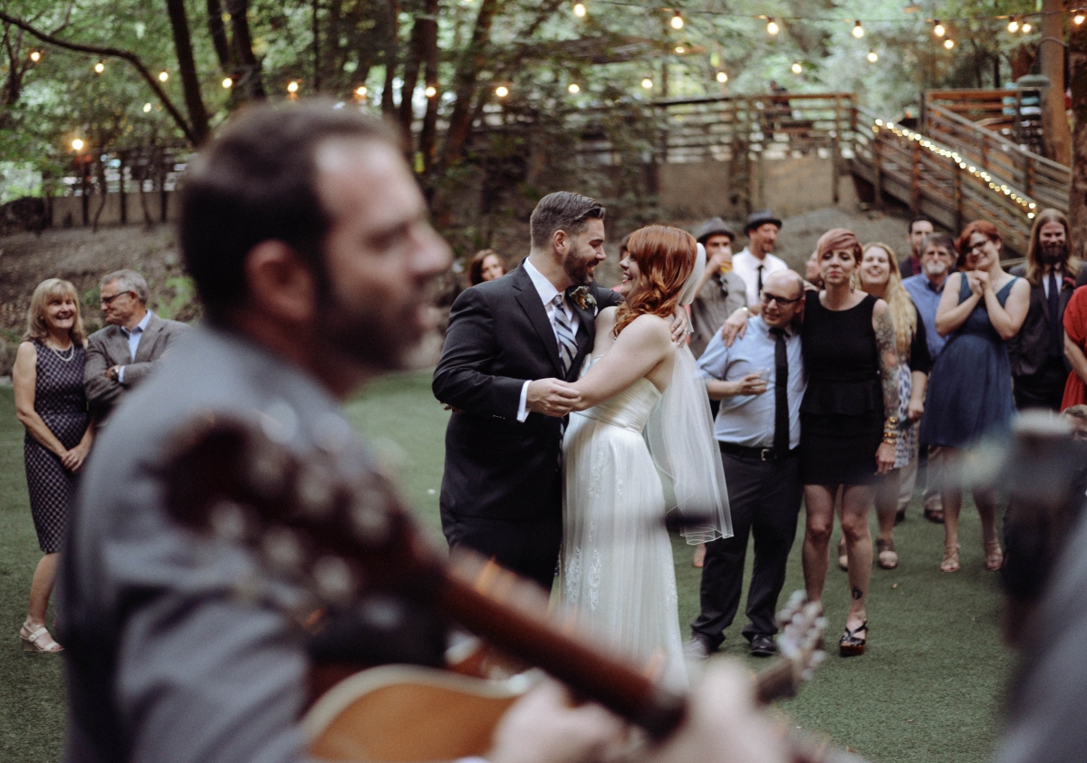 Meet Elise + Ian Healy of Glass & Grain Photography – Lakeshore in Love