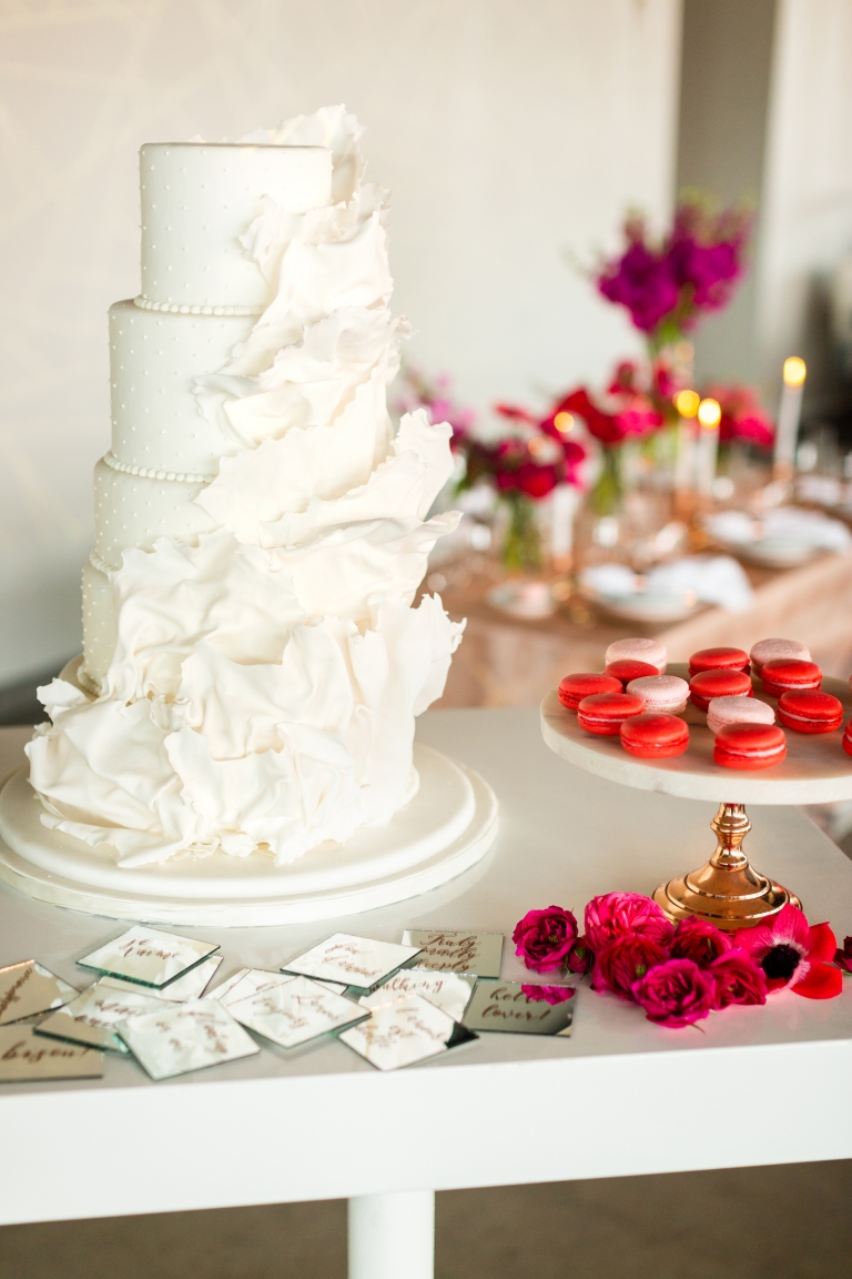 Edgy Romance Loft Wedding Inspiration – Lakeshore in Love